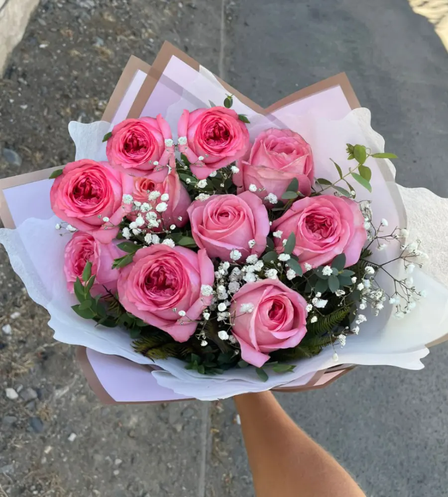 Ramo 10 Rosas - Pétalos y algo más